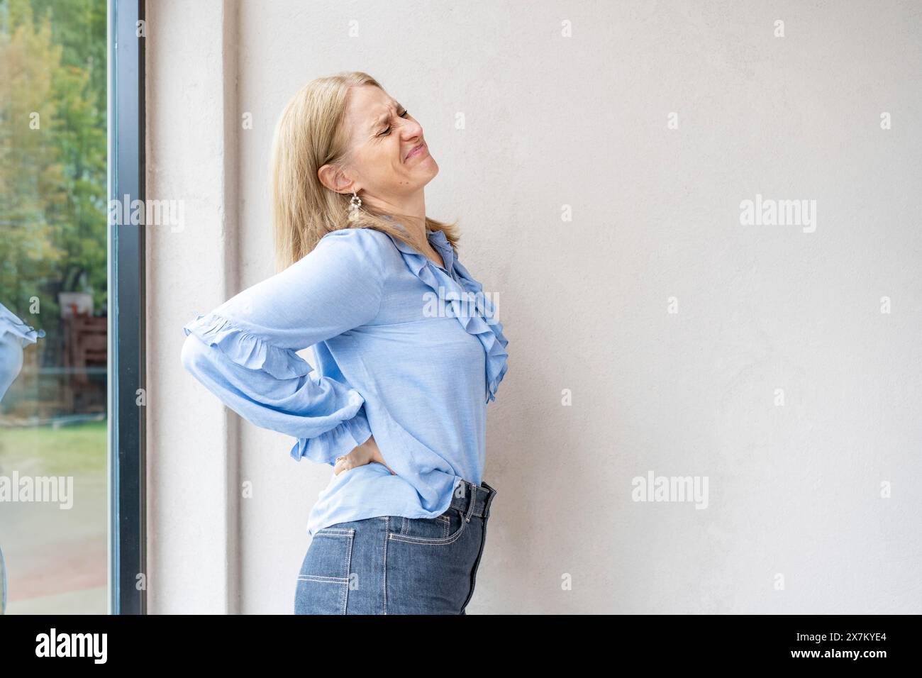 50 woman waist hi-res stock photography and images - Alamy