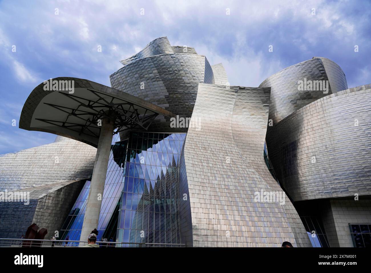 Guggenheim Museum Bilbao on the banks of the Nervion River, architect ...