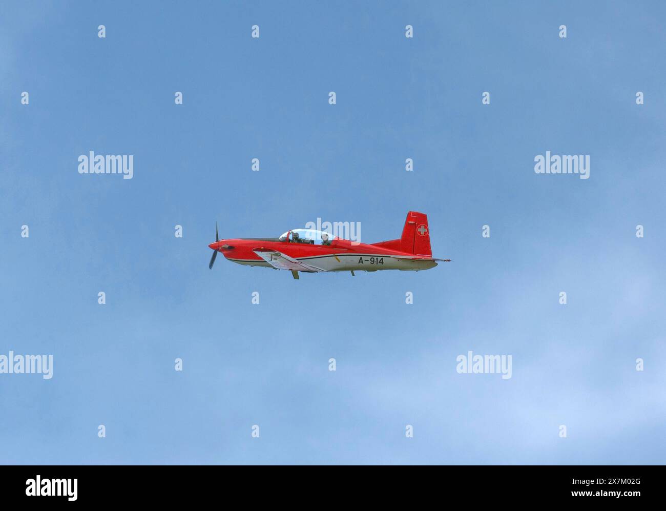 Two-seater Pilatus PC-7 turboprop training aircraft of the Swiss Air ...