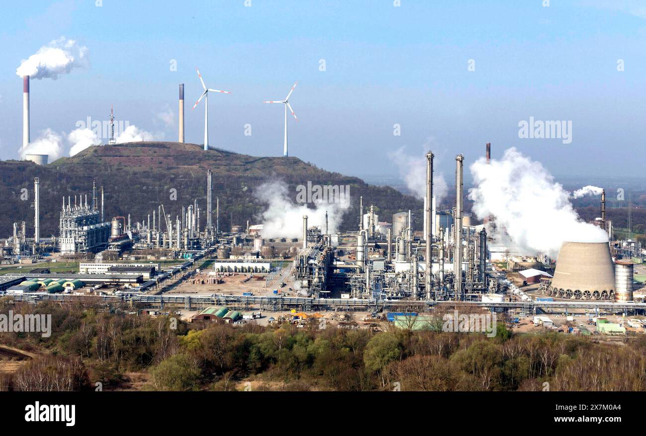 BP refinery in Gelsenkirchen Scholven. BP Gelsenkirchen operates a ...