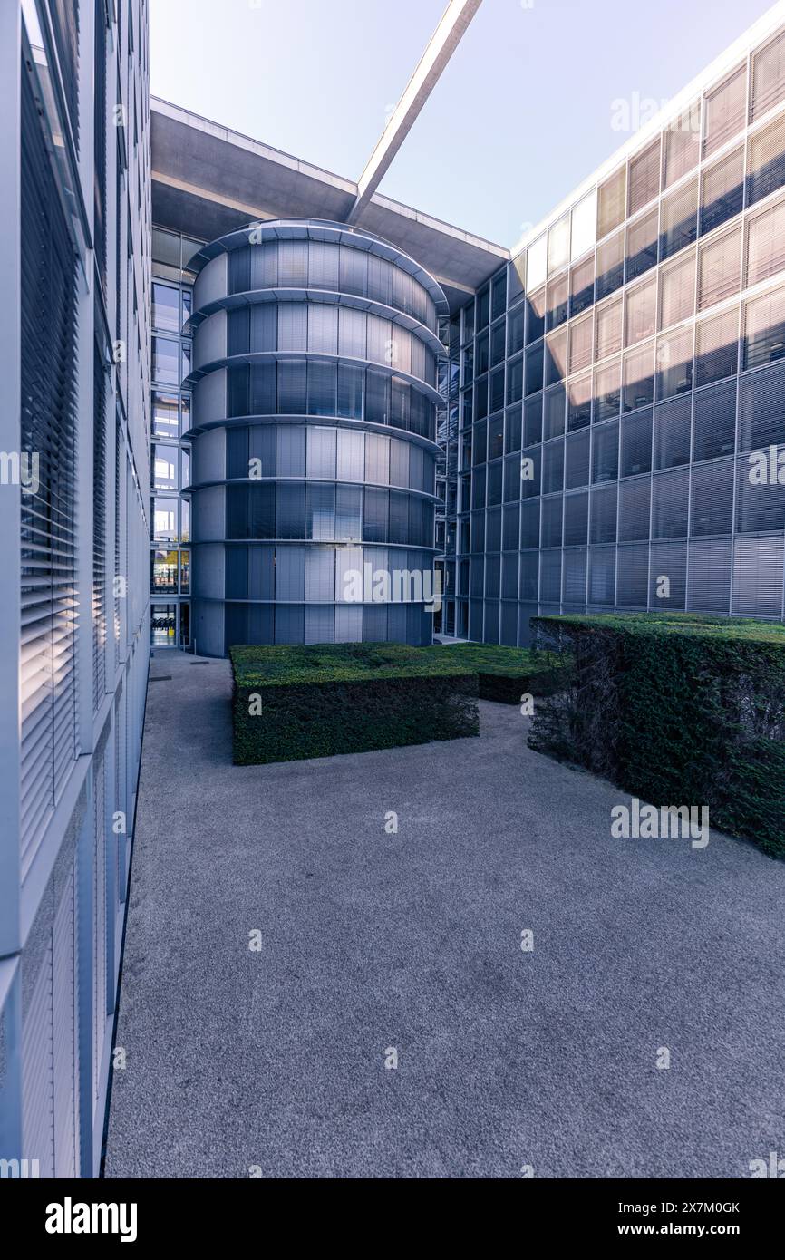 Glass design modern building hi-res stock photography and images - Alamy