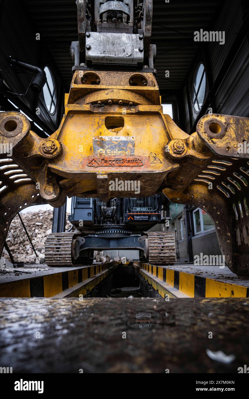 Close-up of an excavator with grab arm carrying out demolition work ...