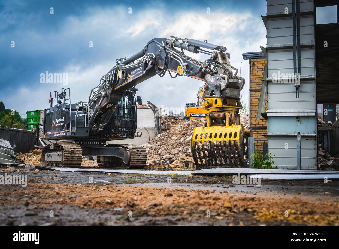 Excavator demolition equipment hi-res stock photography and images - Alamy