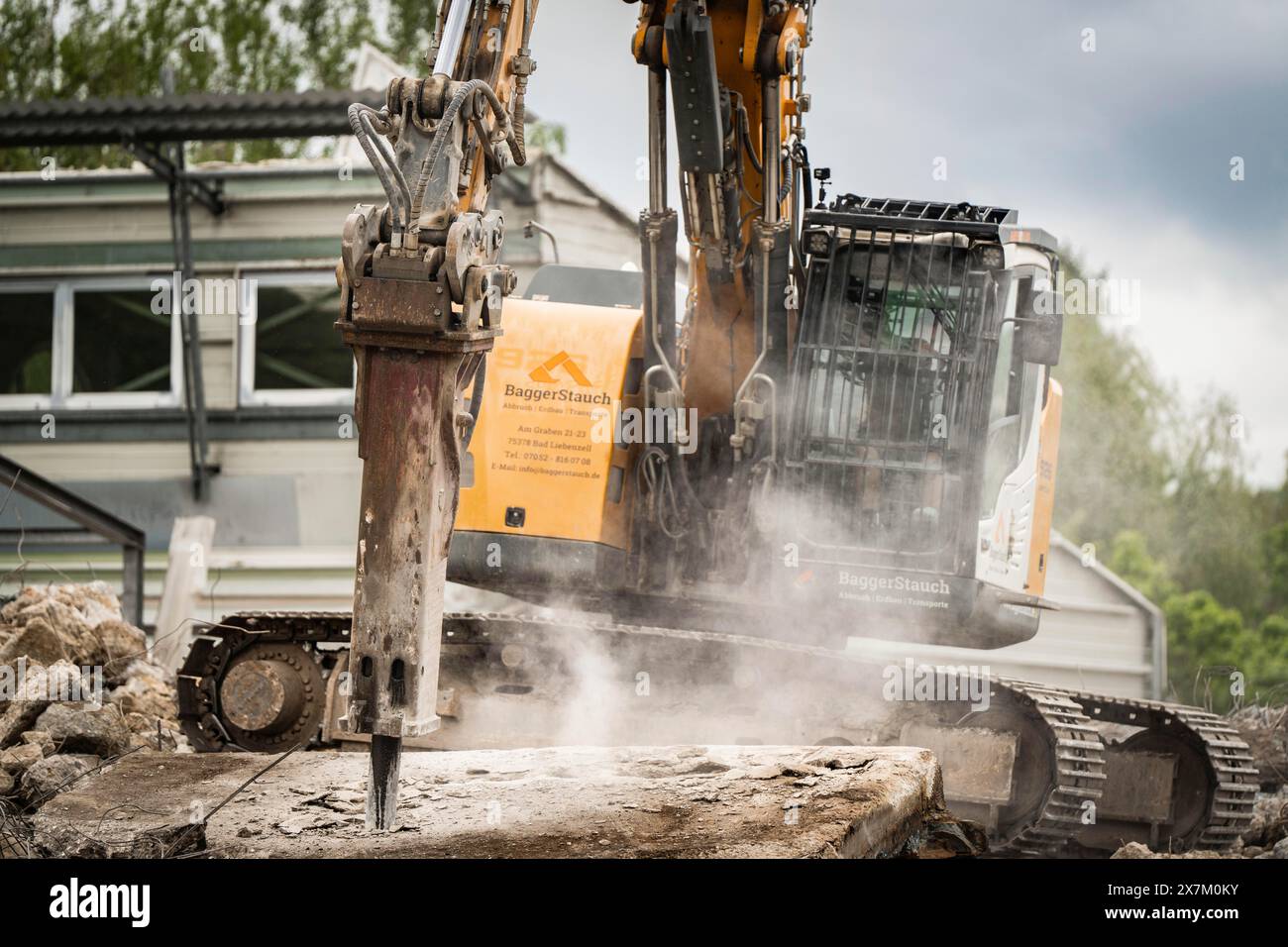 Working process on concrete plant hi-res stock photography and images ...