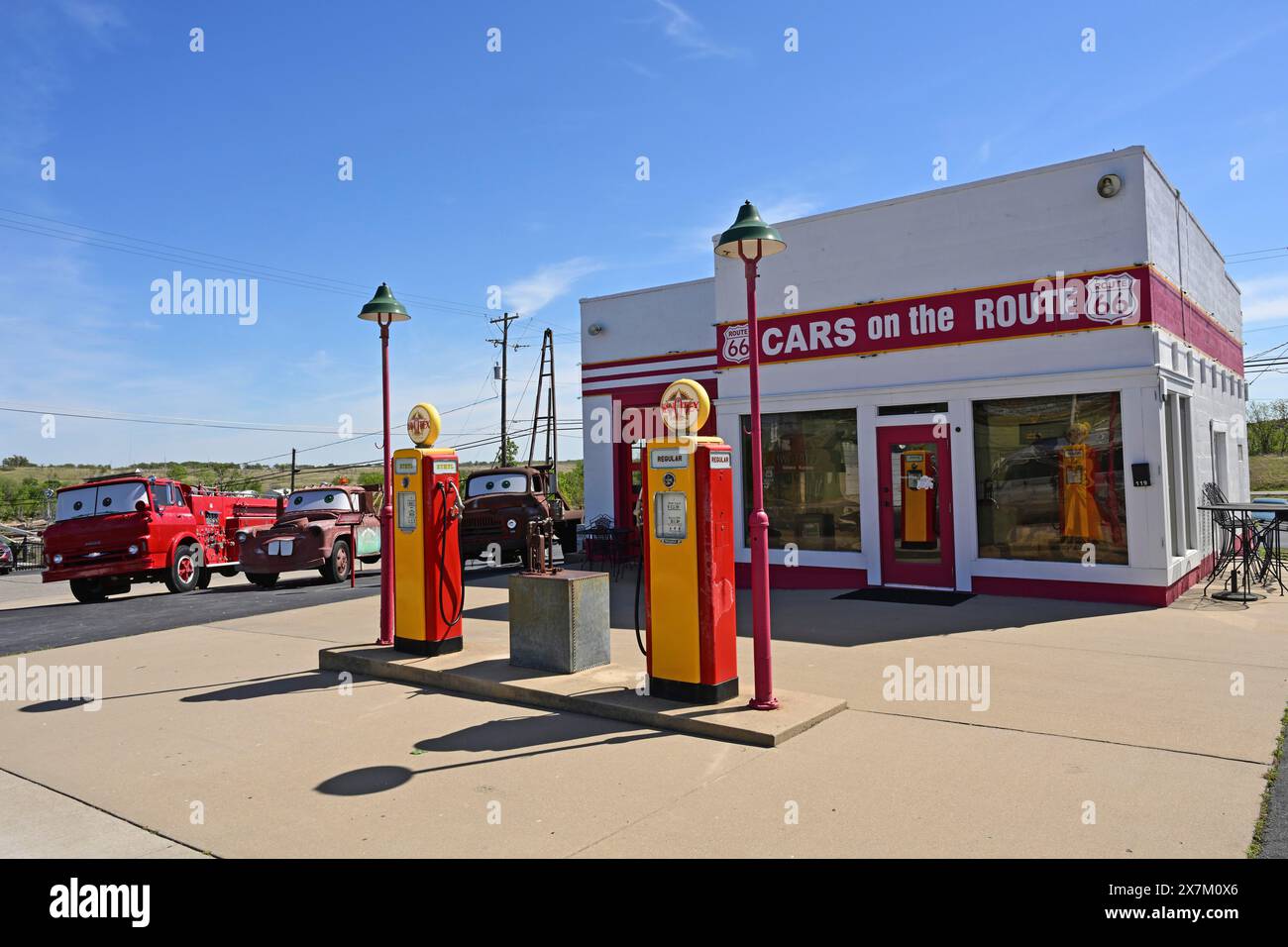 Cars on the Route 66, historic petrol station with old cars, Galena ...