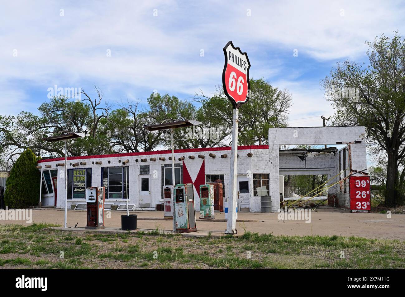 Old Phillips 66 petrol station, Midway Point on Route 66, Adrian, Texas ...