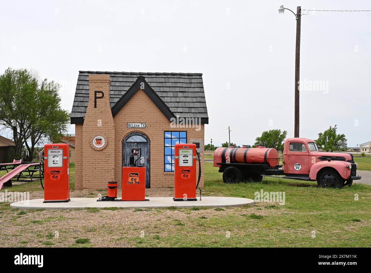 Antique Phillips 66 petrol station on Route 66, McLean, Texas Stock ...