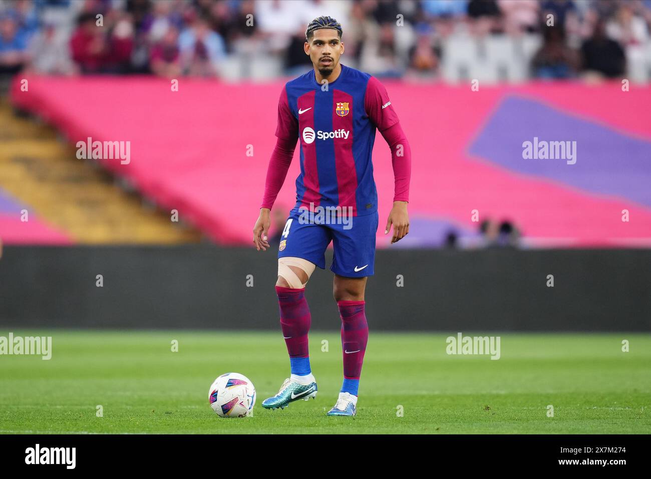 Barcelona, Spain. 19th May, 2024. Ronald Araujo of FC Barcelona during ...