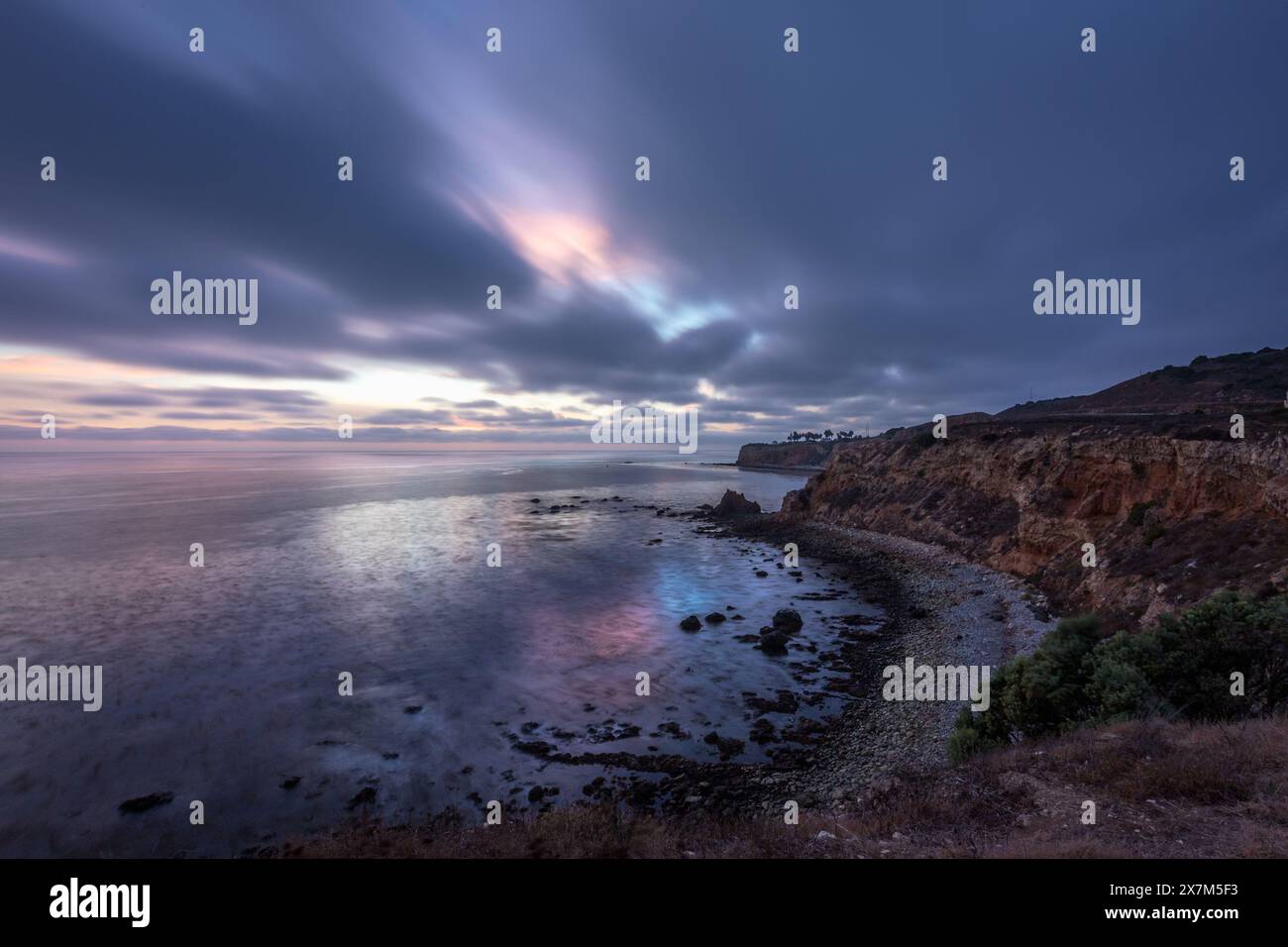 Gorgeous coastline view of Point Vicente and Pelican Cove after sunset ...