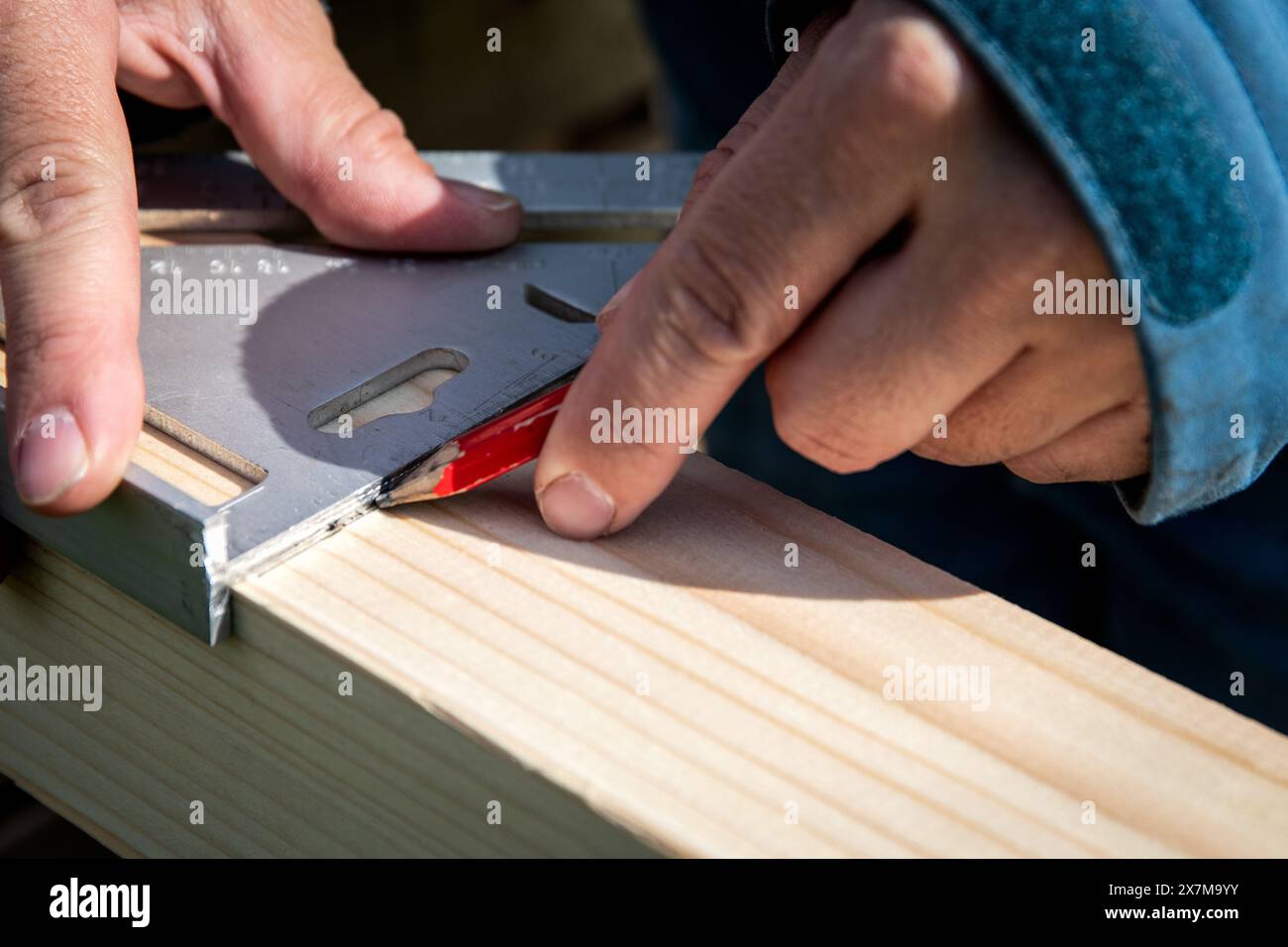 Carpenter using ruler pencil working hi-res stock photography and ...