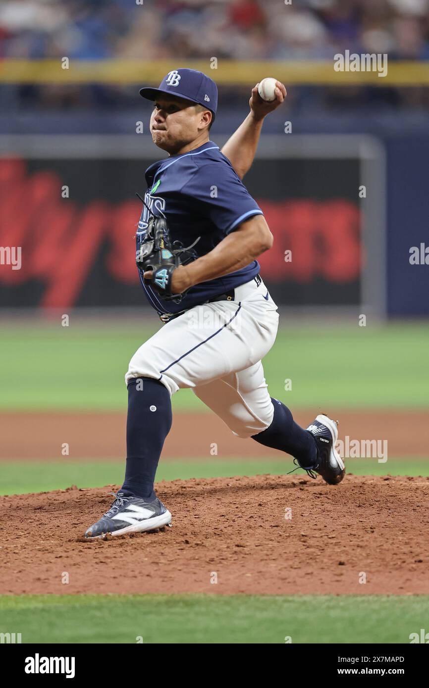 St. Petersburg, FL: Tampa Bay Rays pitcher Erasmo Ramírez (61) delivers ...