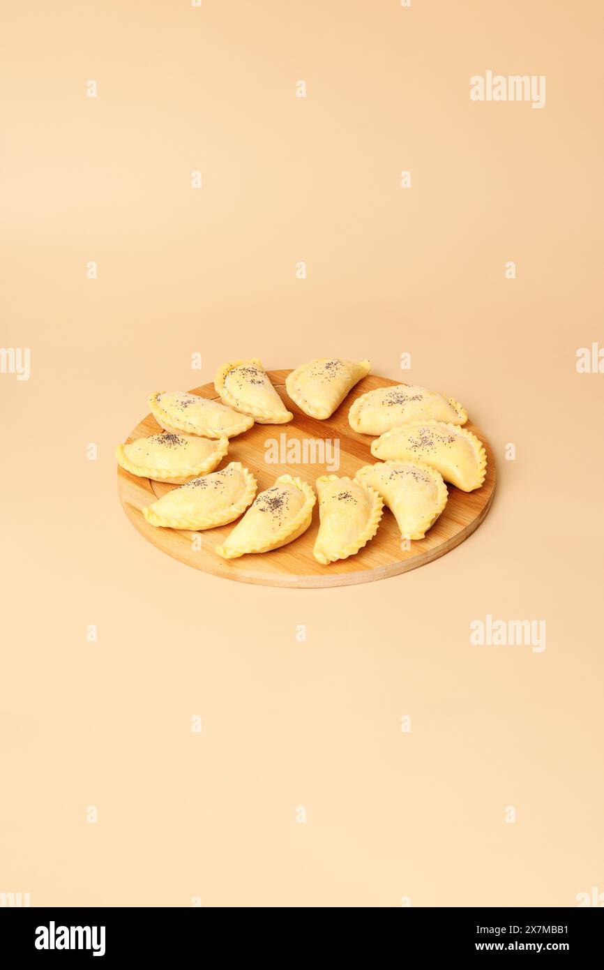 Round samosa hi-res stock photography and images - Alamy