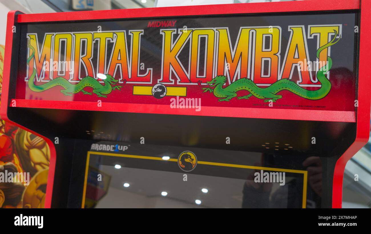 Bordeaux , France - 05 15 2024 : mortal kombat ii arcade 1 up classic ...
