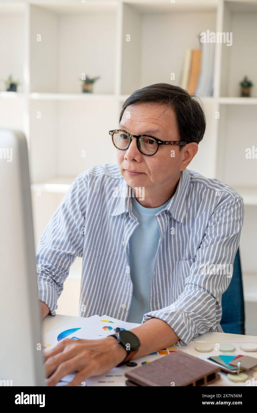 Asian expert in architecture hi-res stock photography and images - Alamy