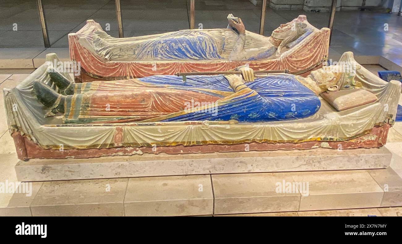 Tomb of Henry II of England & Eleanor of Aquitane at Fontevraud Abbey ...