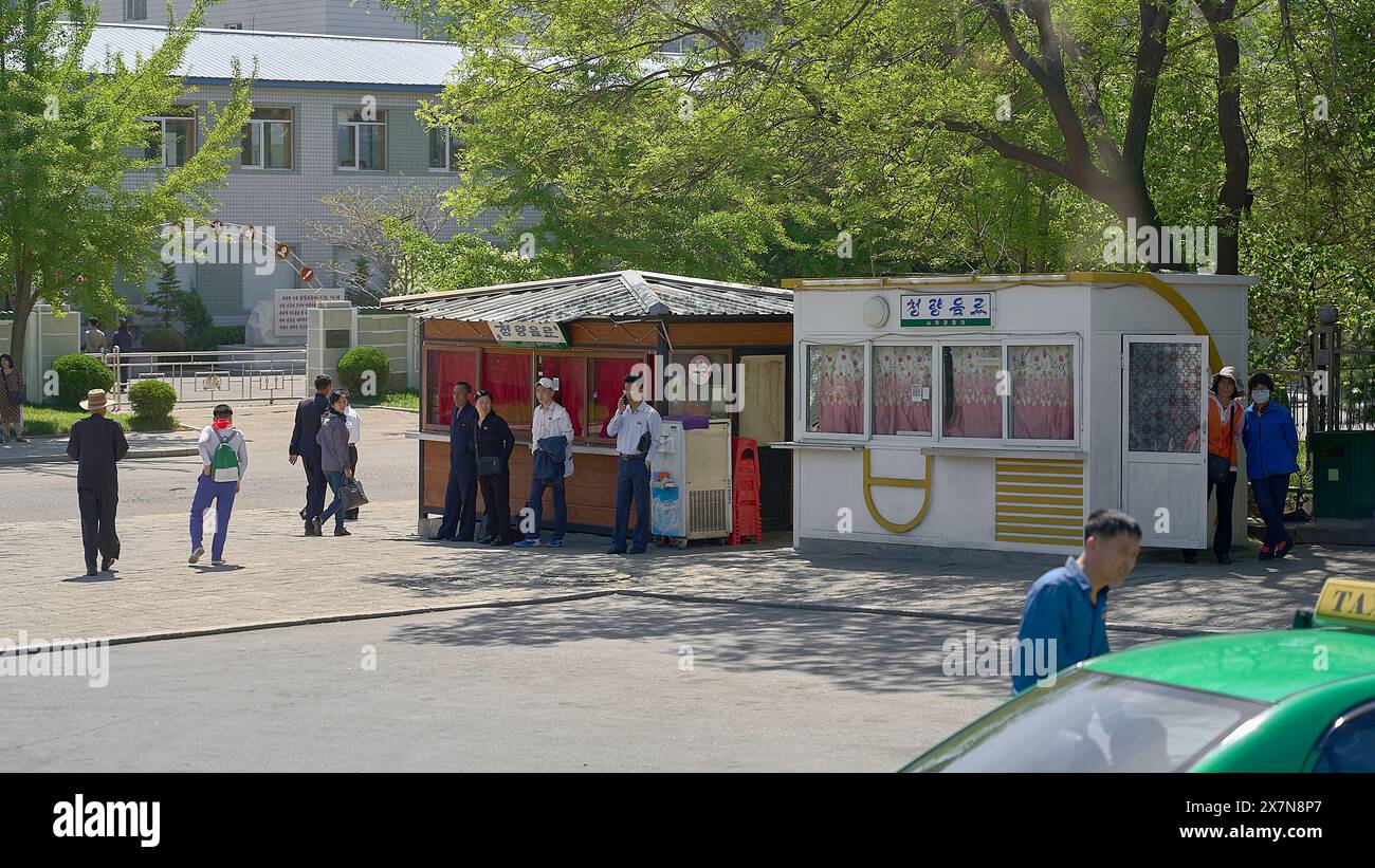 grocery shopping pavilion on Pyongyang Street Stock Photo - Alamy
