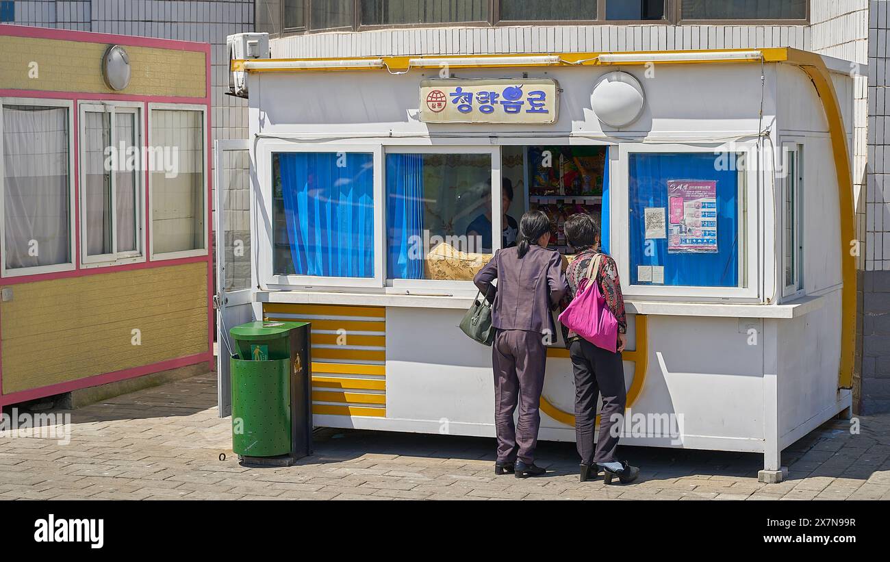 grocery shopping pavilion on Pyongyang Street Stock Photo - Alamy