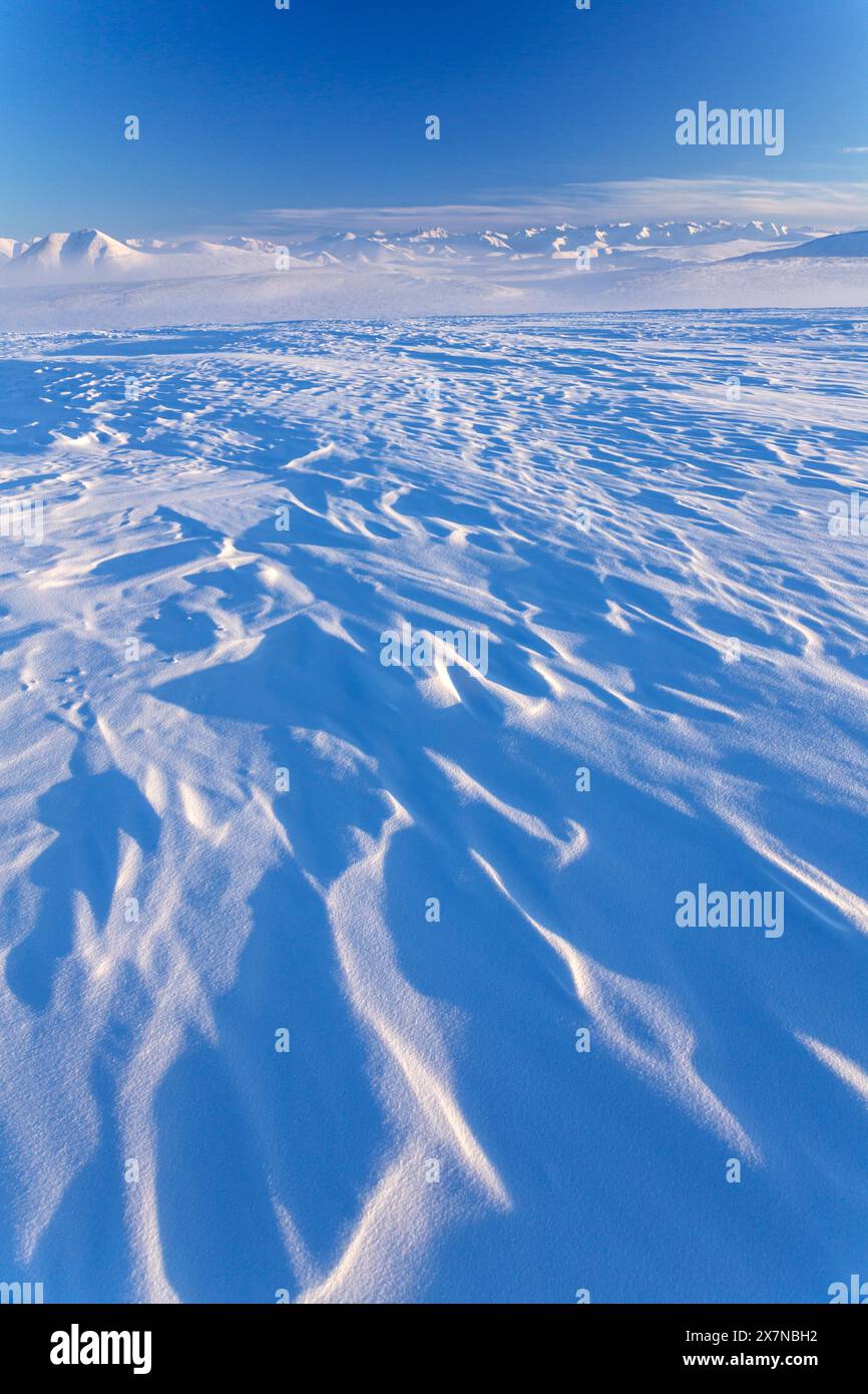 Snow drifts in front of mountains, winter, arctic, Dalton Highway ...
