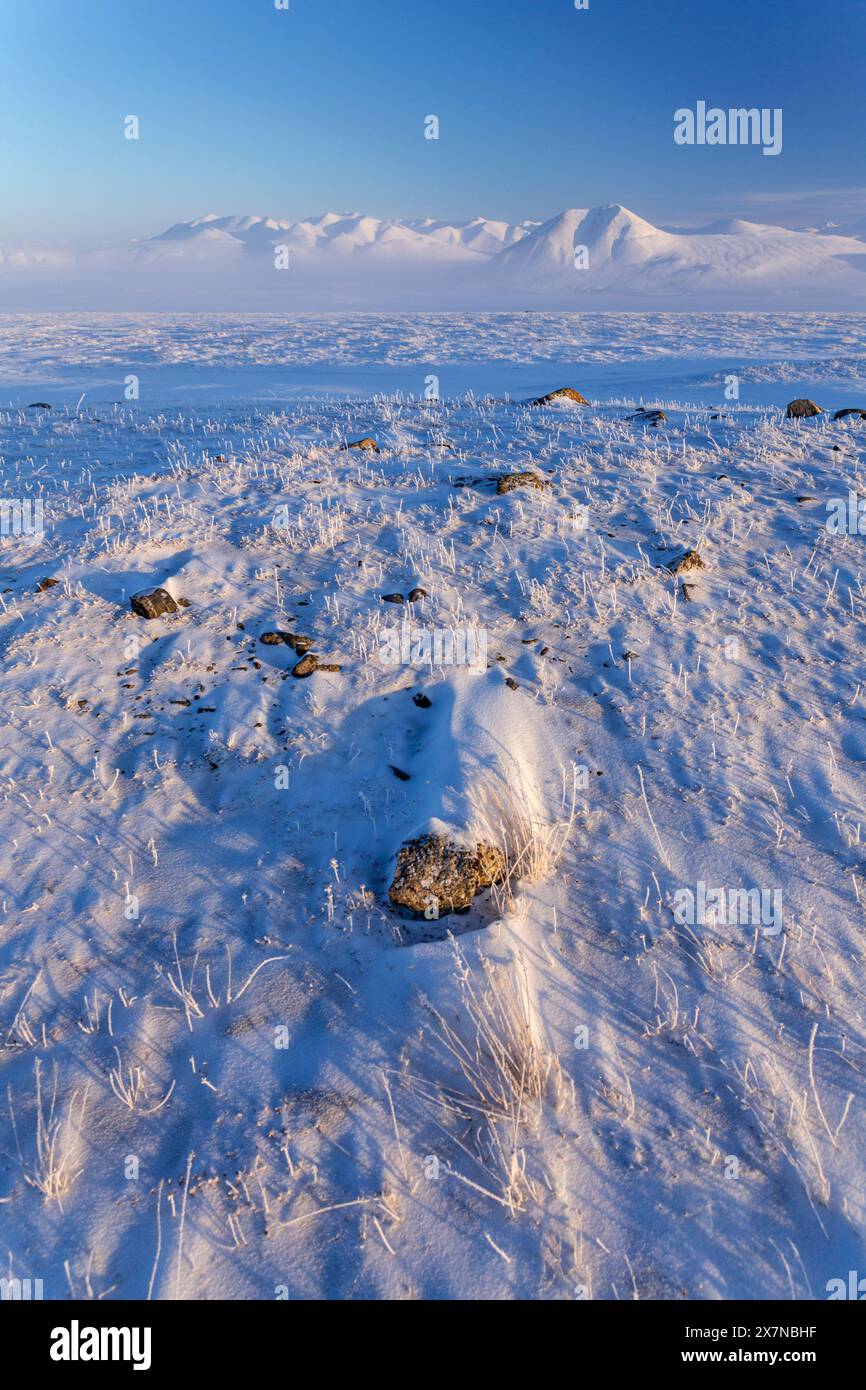 Snow drifts in front of mountains, winter, arctic, Dalton Highway ...