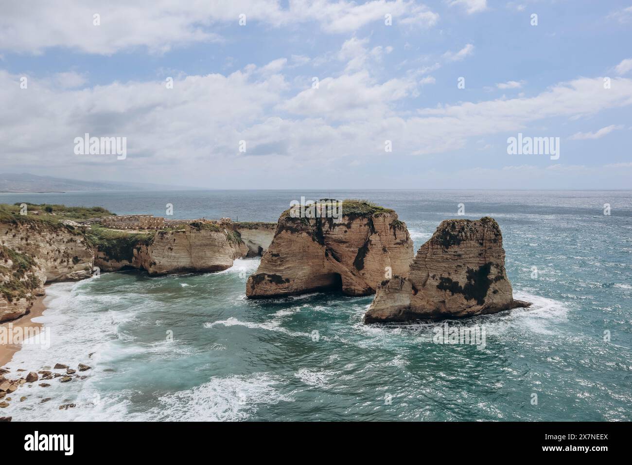 Pigeon Rock (Raouché), famous landmark of Beirut, natural landmark ...
