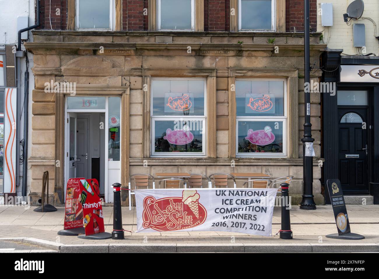 Ice cream parlour exterior hi-res stock photography and images - Alamy