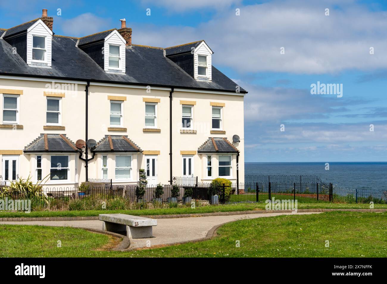White painted houses hi-res stock photography and images - Alamy