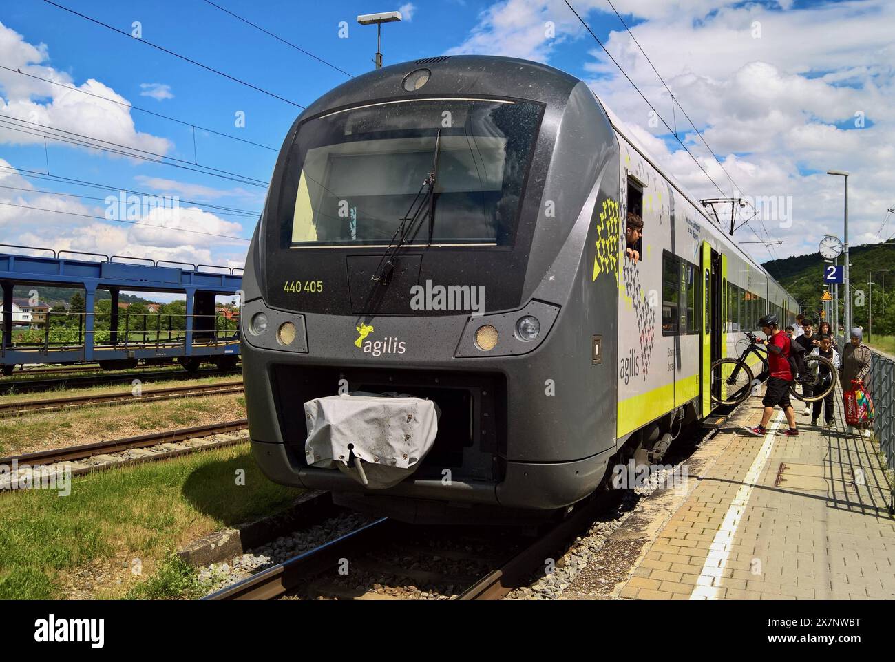 Agilis Bahn, Zug am Bahnhof in Saal an der Donau, Gemeinde im ...