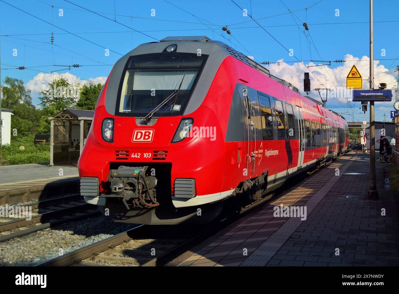 DB Deutsche Bahn, Zug der Baureihe 442, Flughafen Express von ... DB Deutsche Bahn, Zug der Baureihe 442, Flughafen Express von ...