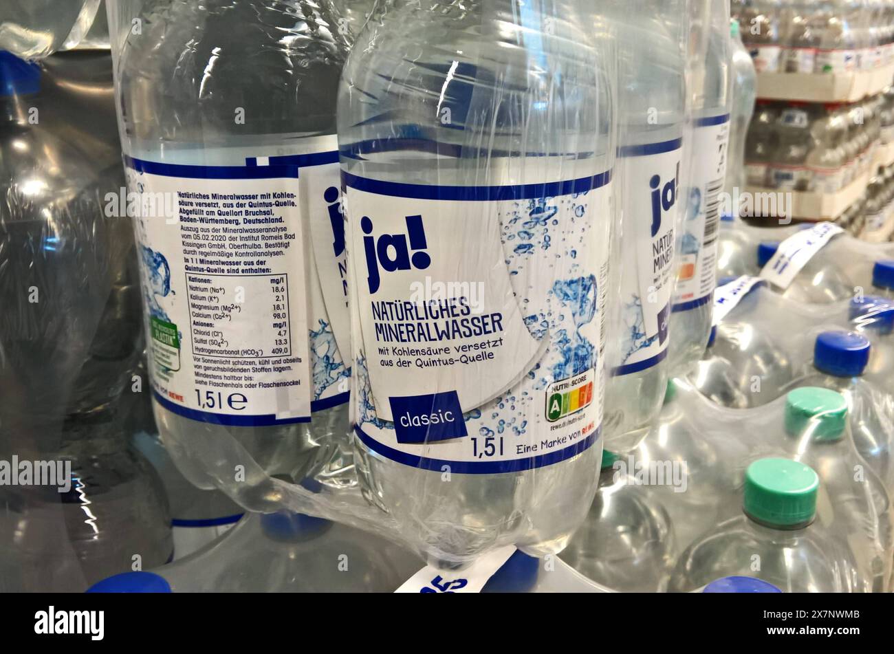 ja ist die Eigenmarke von Rewe. Mineralwasser Classic in der 1,5l ...