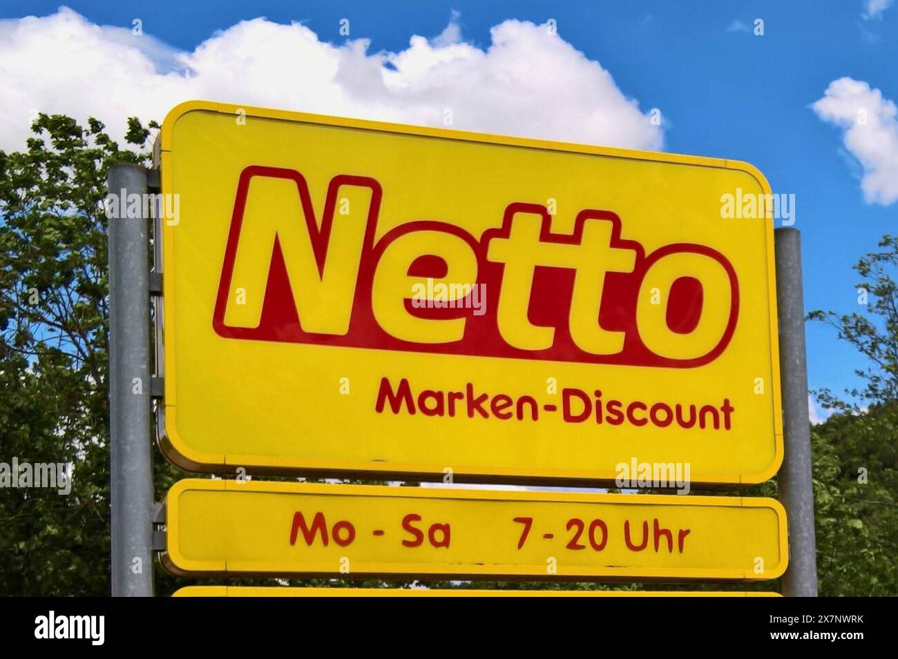 Netto, Discounter - Logo. Die Firma Netto Marken-Discount Stiftung und ...