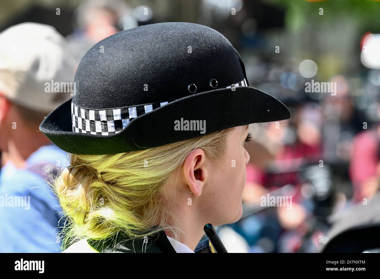 Female Metropolitan Police Officer, London, UK Stock Photo - Alamy Female Metropolitan Police Officer, London, UK Stock Photo - Alamy