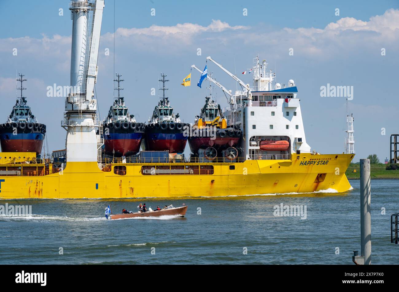 Rotterdam - The Happy Star, a heavy transport ship from the shipping ...