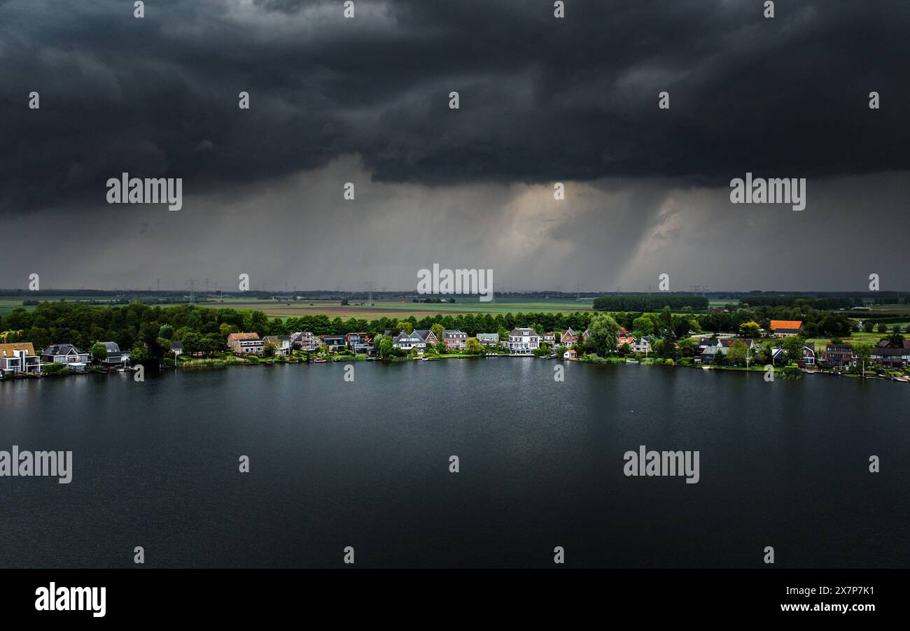 MAASDAM - A drone photo of a heavy rain shower above Maasdam. The KNMI ...