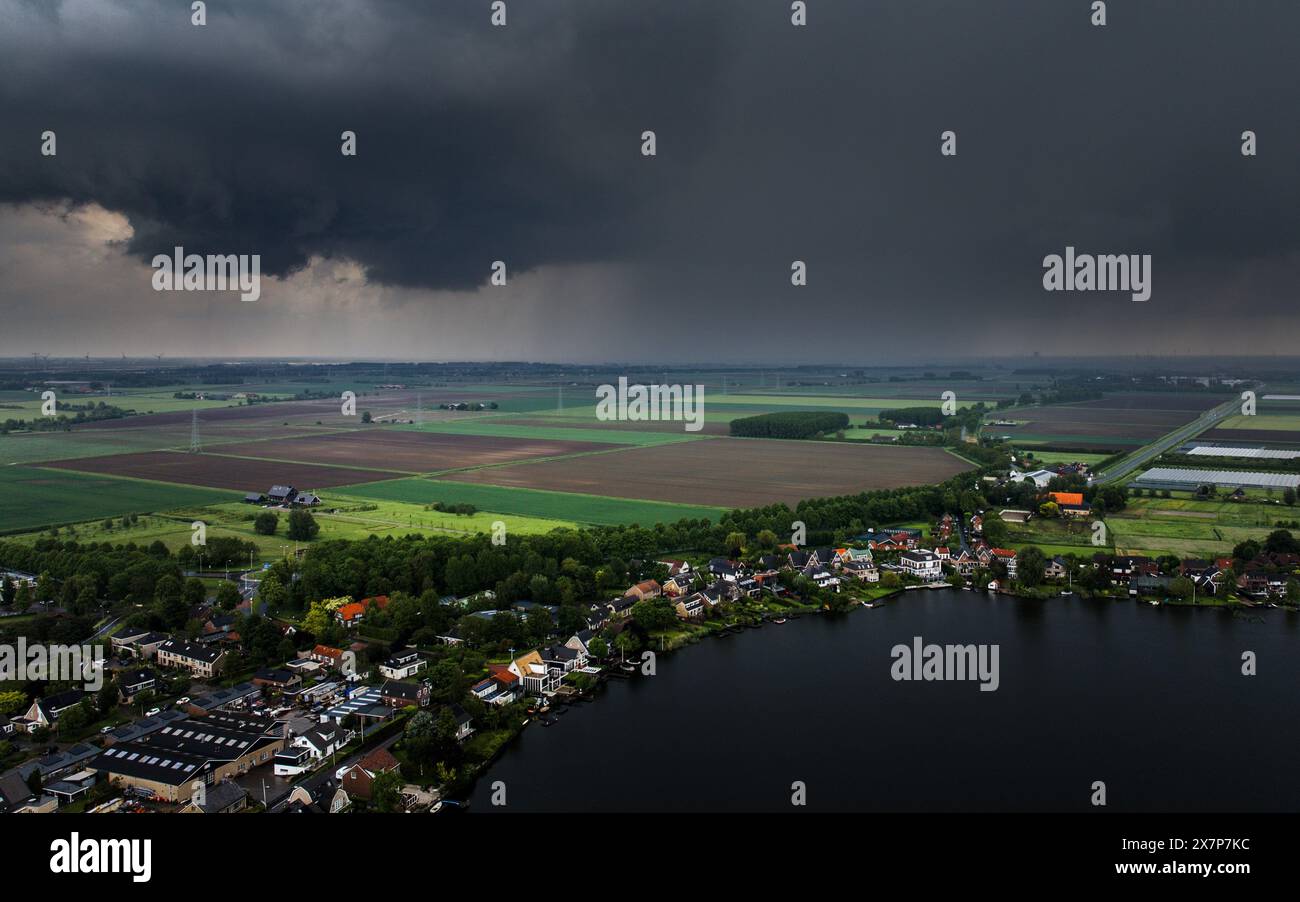 MAASDAM - A drone photo of a heavy rain shower above Maasdam. The KNMI ...