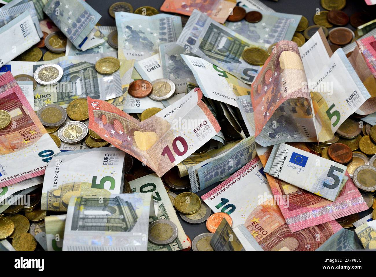 BREDA - Money Euro coins and notes. ANP / Hollandse Hoogte / Erald van ...