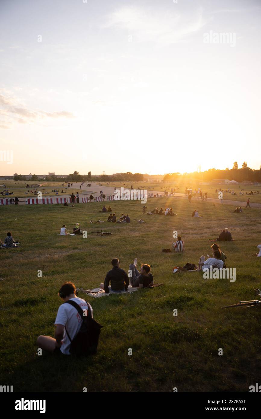 PRODUCTION - 15 May 2024, Berlin: People sit on Tempelhofer Feld. The ...