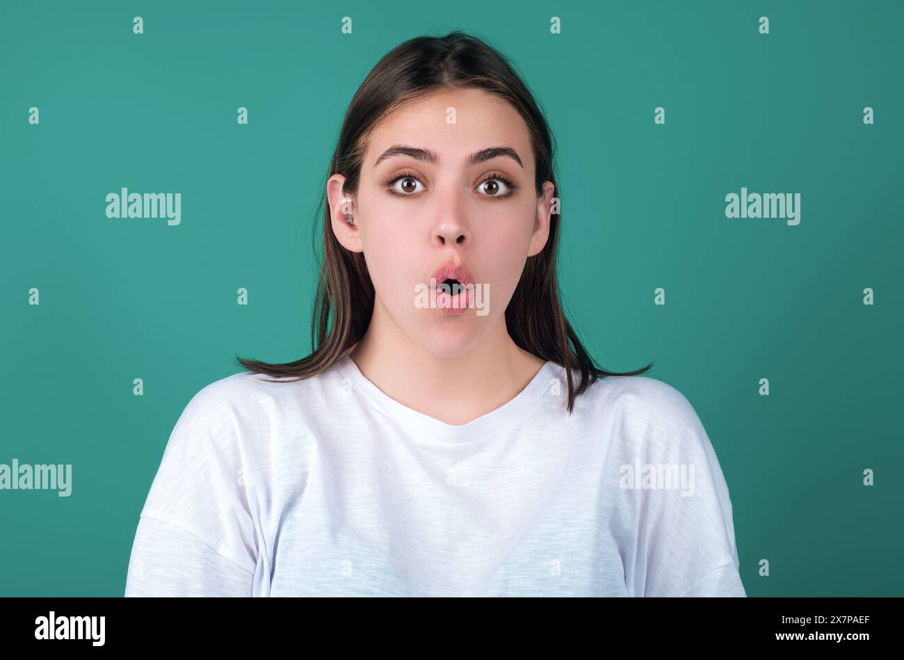 Surprised shocked young girl isolated over studio background. Close up ...