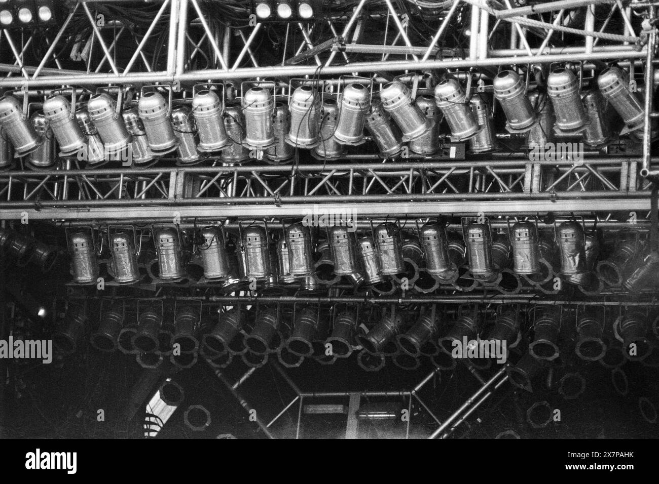 ORIGINAL PYRAMID STAGE, GLASTONBURY 90: The huge lighting rig over The ...