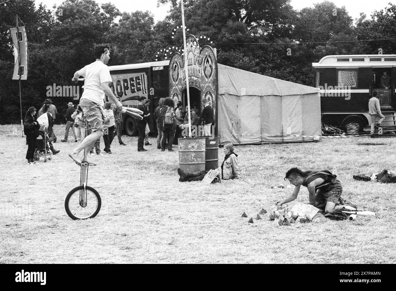 JUGGLER, UNICYCLE, CIRCUS FIELD, GLASTONBURY 95: Performers practice in ...