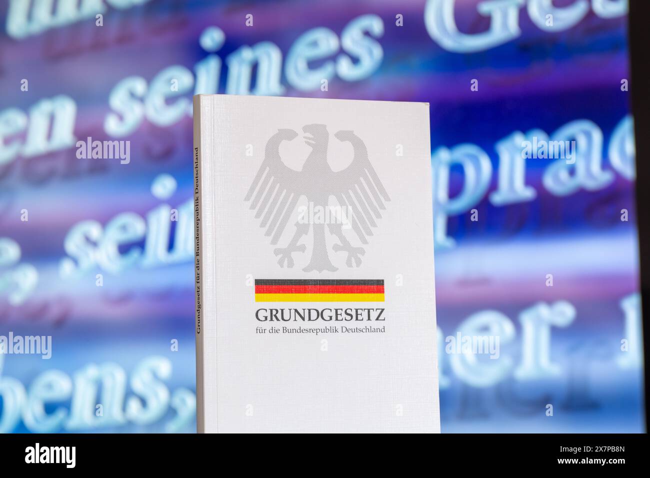 Basic law book hi-res stock photography and images - Alamy