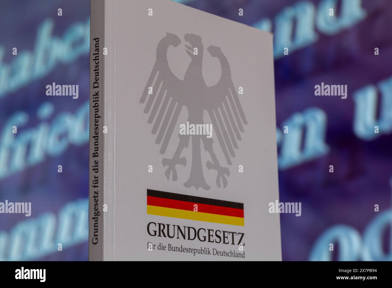 Basic law book hi-res stock photography and images - Alamy