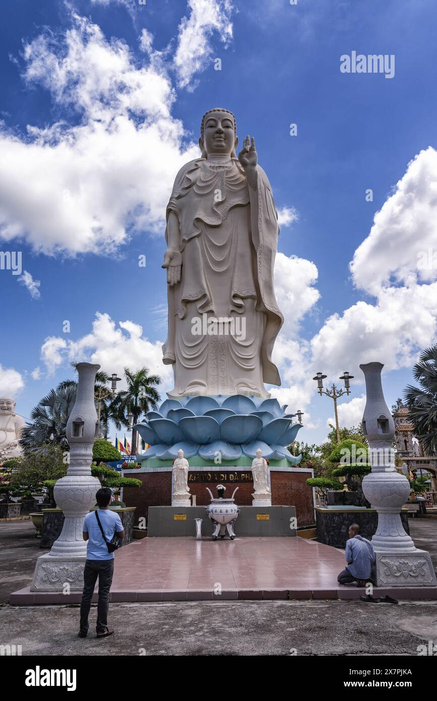 Vietnamese religious statues Stock Photo - Alamy