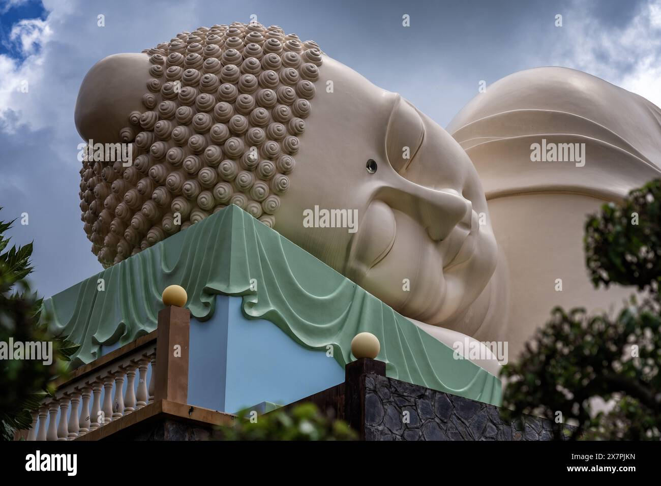 Vietnamese religious statues Stock Photo - Alamy