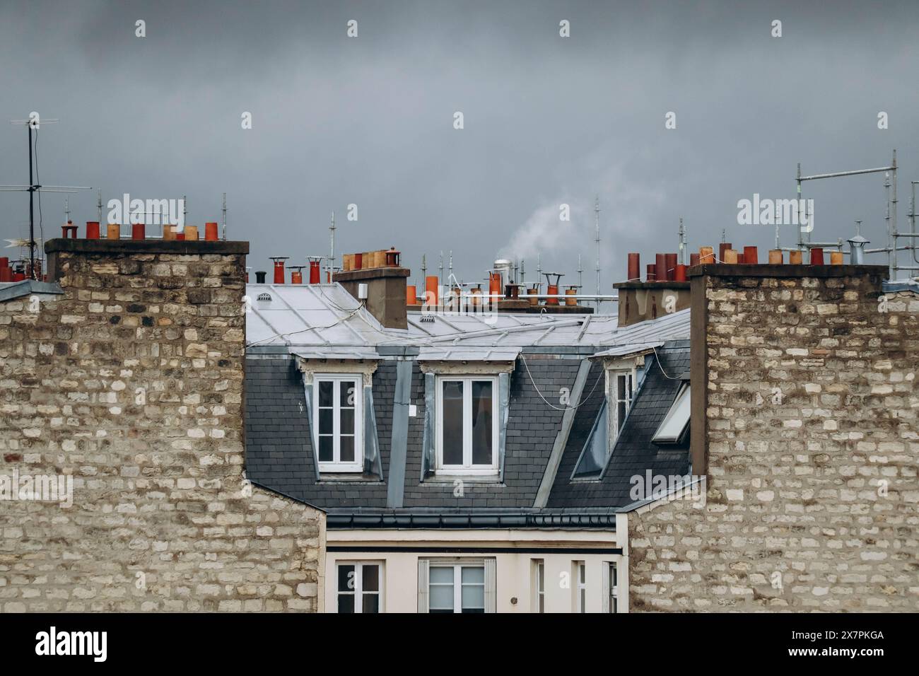 Paris rooftops close hi-res stock photography and images - Alamy