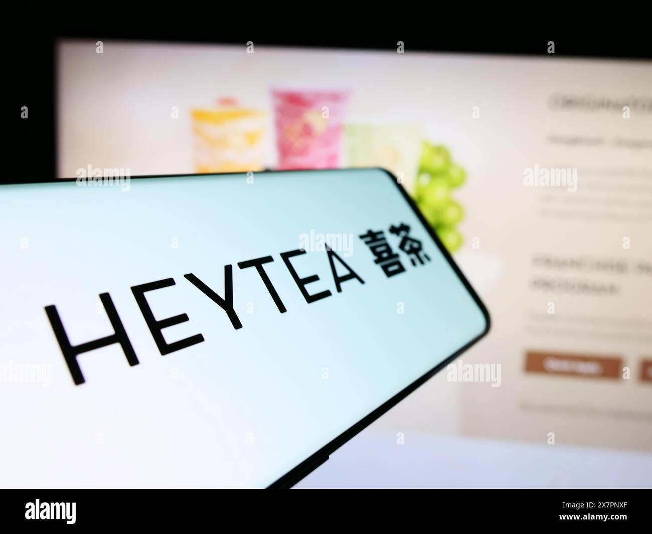 Smartphone with logo of Chinese drink chain company Hey Tea (HeyTea) in ...