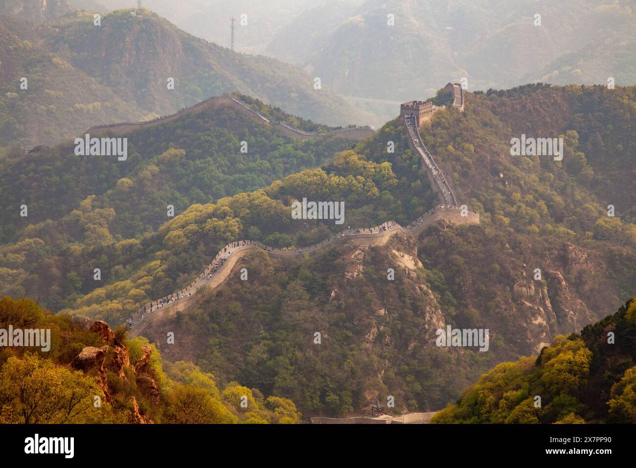 A picturesque view of one of the wonders of the world - the Great Wall ...