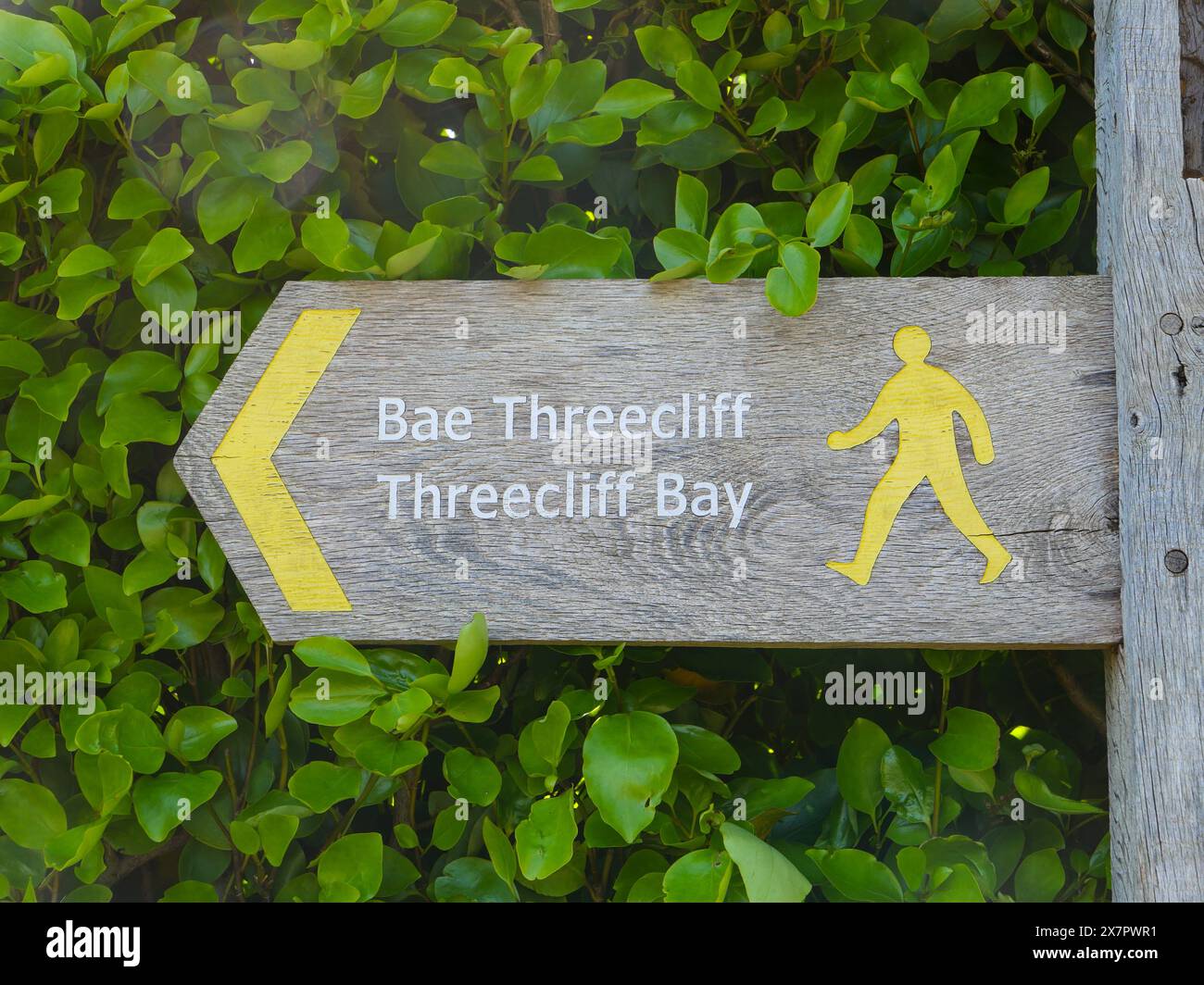 Walking sign to Three Cliffs Bay on the Gower Peninsula, Swansea, Wales ...