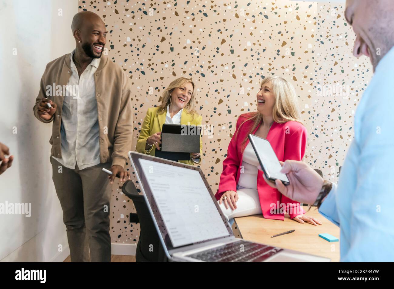 Dynamic workplace environment hi-res stock photography and images - Alamy