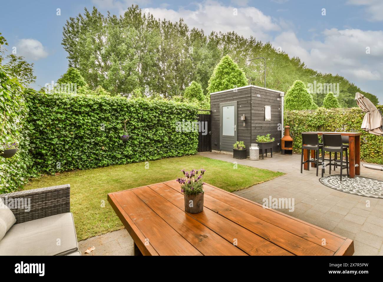 Peaceful backyard setting hi-res stock photography and images - Alamy