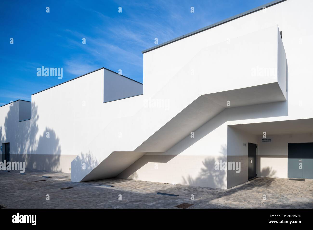 This image showcases a modern hospital building with a minimalist ...